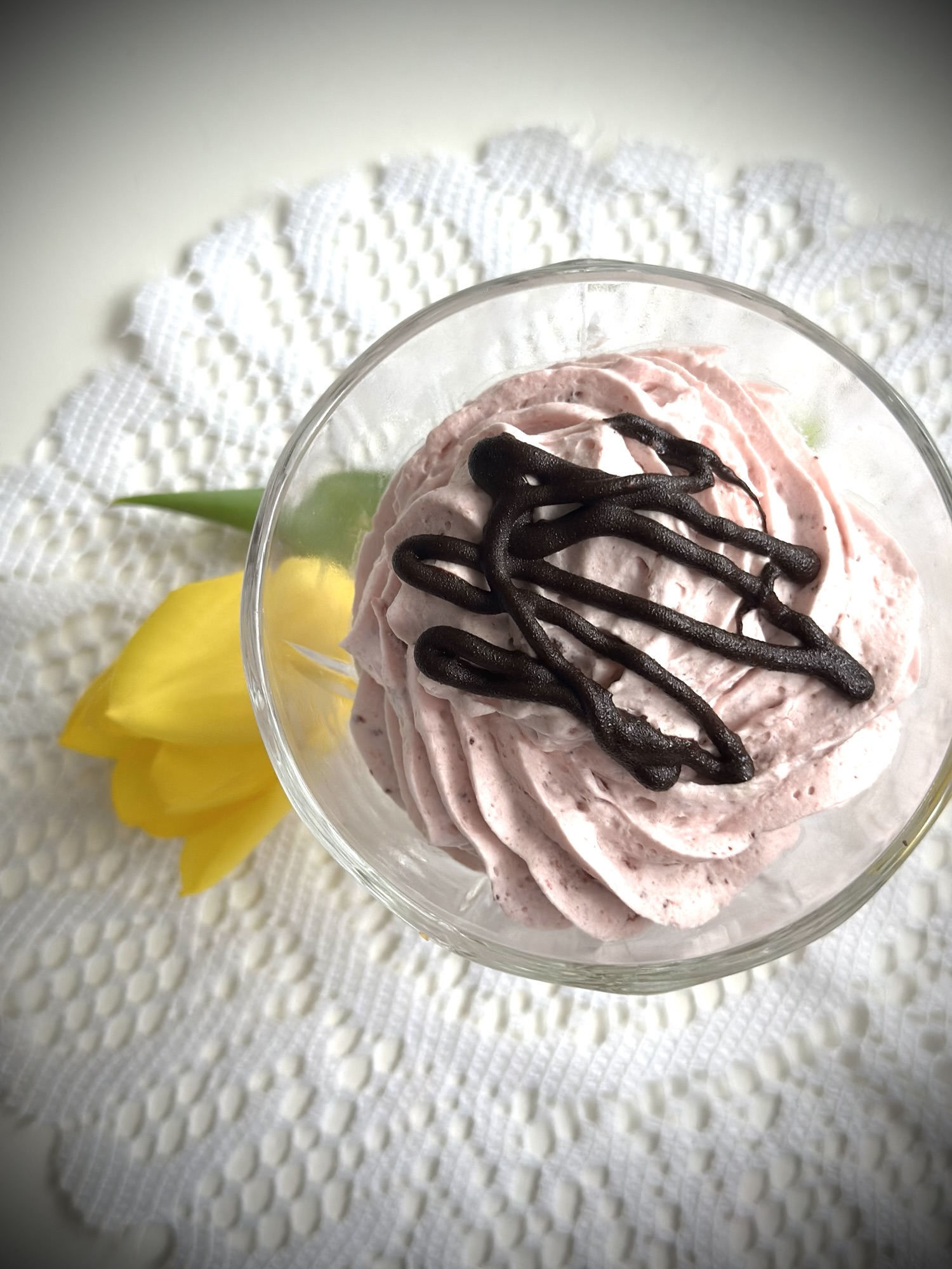 Proovi järgi! 🍓🍦Pohlakreemi magustoit. - www.valguslapsed.com